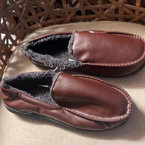 Muk Luks | Shoes | New Muk Luks Mens Slippers Sherpa Lining M 11 Unique ...